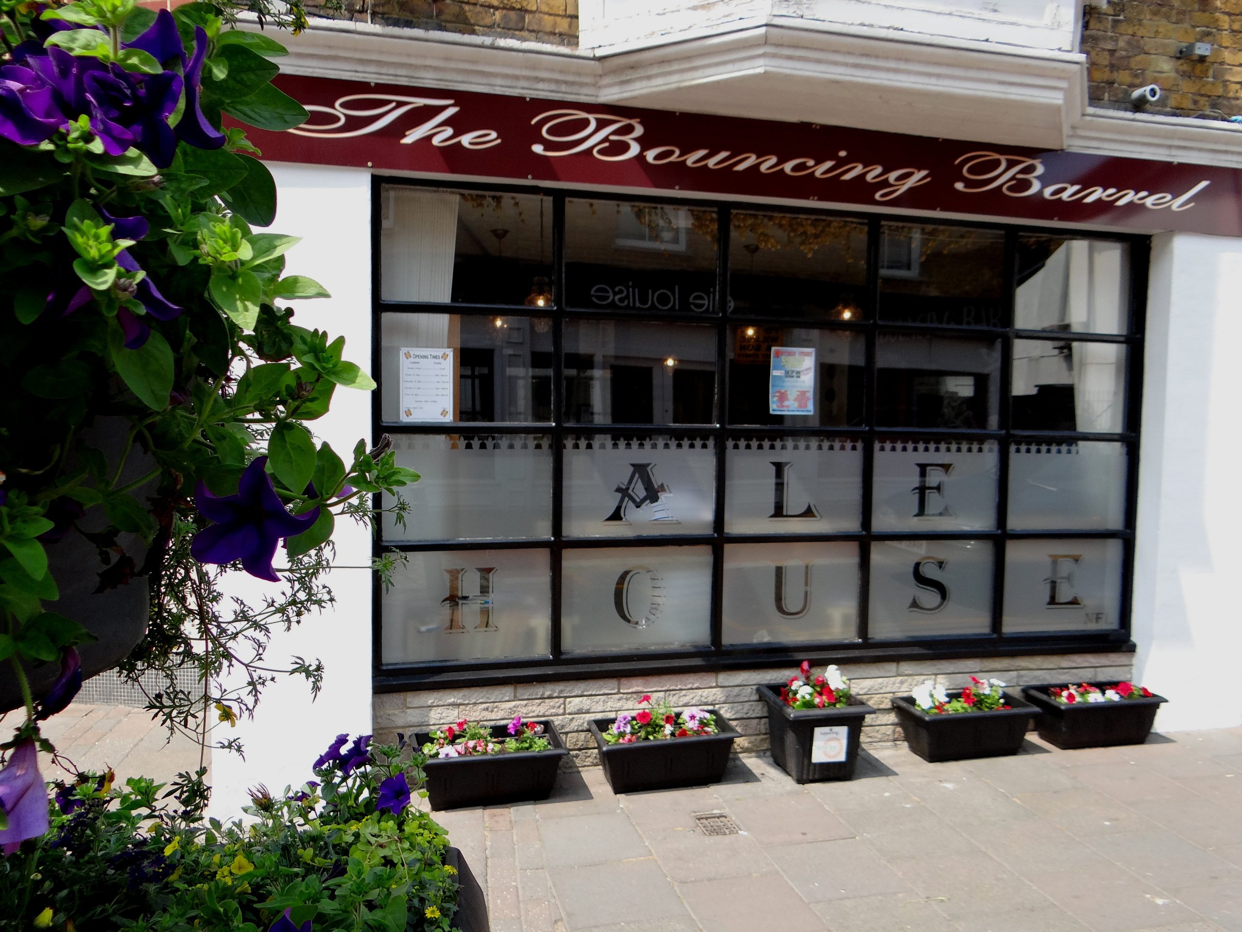 The Bouncing Barrel » UK Micropubs